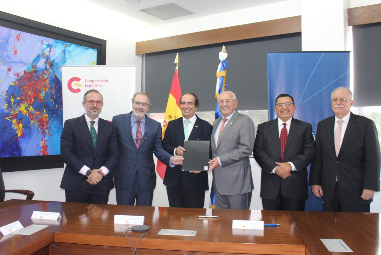 Firma del contrato de préstamo del FONPRODE entre el ICO y el Banco ...